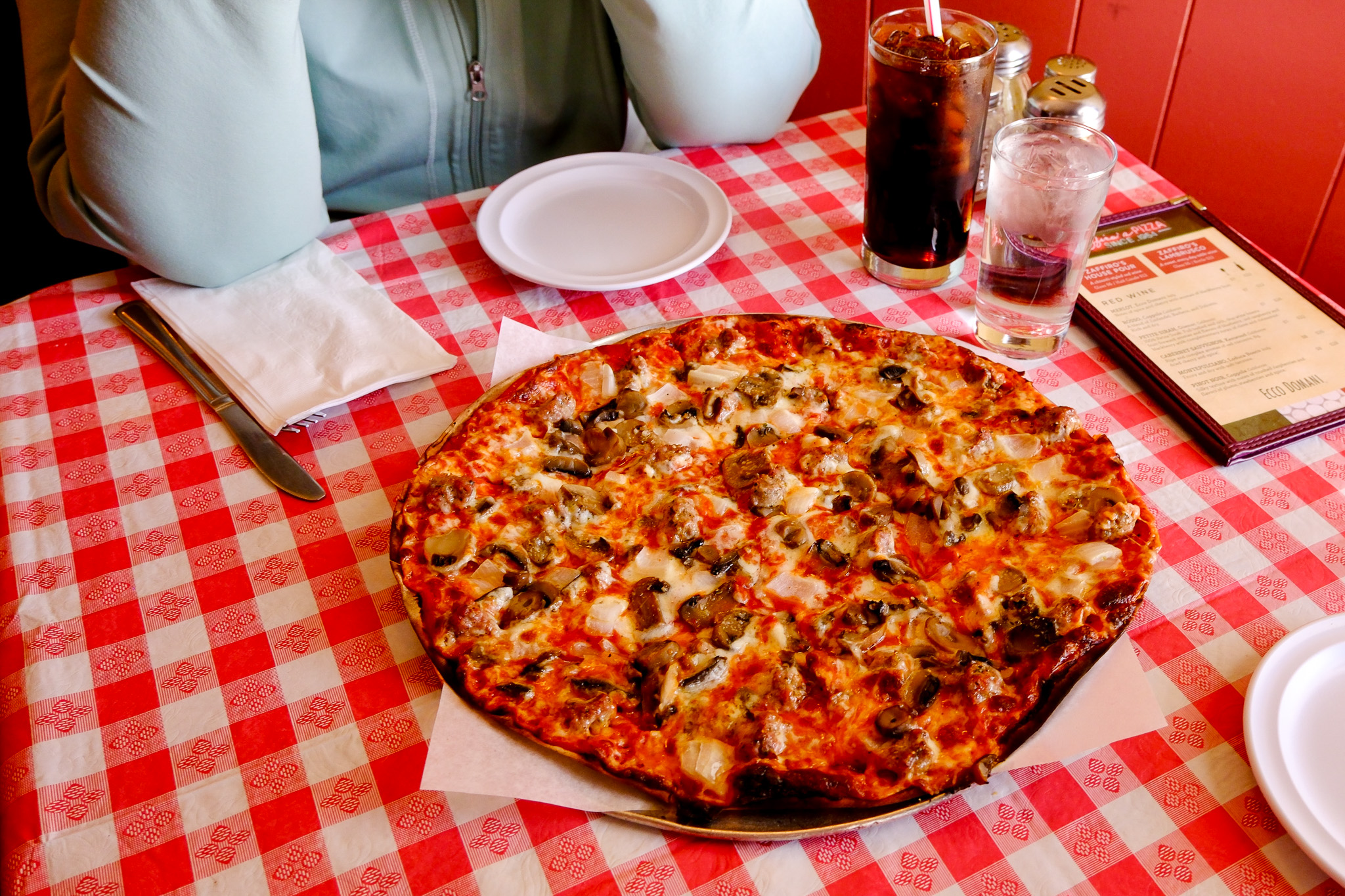 It s Pizza Night At Zaffiro s In Milwaukee It s Pizza Night At Zaffiro s In Milwaukee